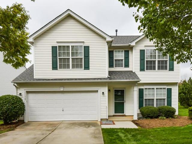 11927 Cheviott Hill Ln, Charlotte, NC 28213