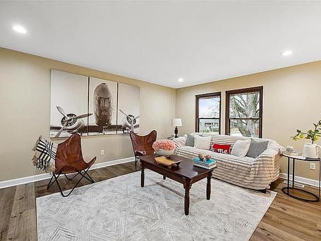 11928 Meadowpark Ct, Maryland Heights, MO 63043 | MLS #11564 | Compass