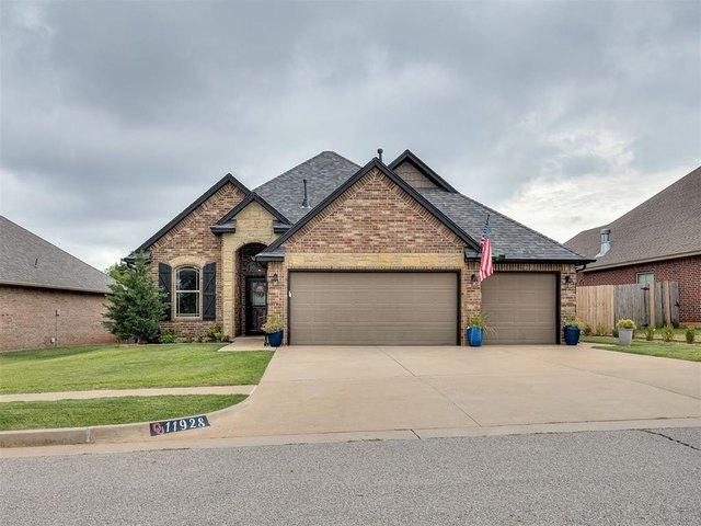11928 SW 17th St, Yukon, OK 73099