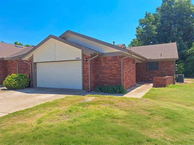 11929 N Mustang Rd, Yukon, OK 73099