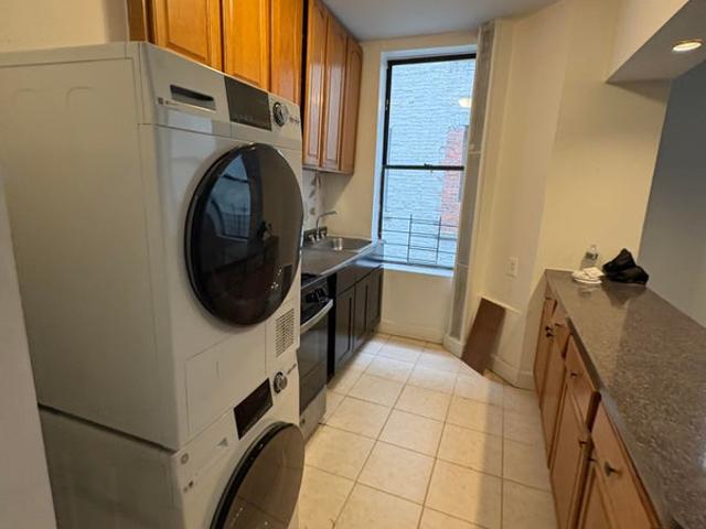 #1192 Bright 2 bed/1 bath close to Columbia! w/d i
