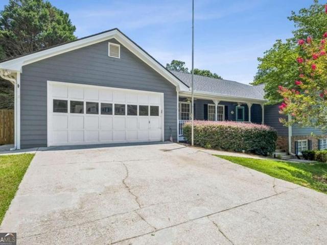 1192 Lakeview Rd, Grayson, GA 30017