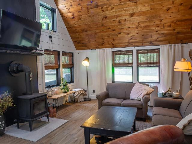 1192 W Lost Trail