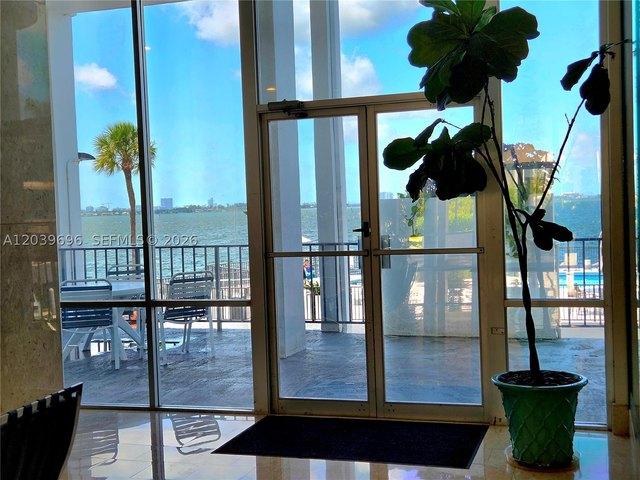 11930 N Bayshore Dr Apt 910, North Miami, FL 33181