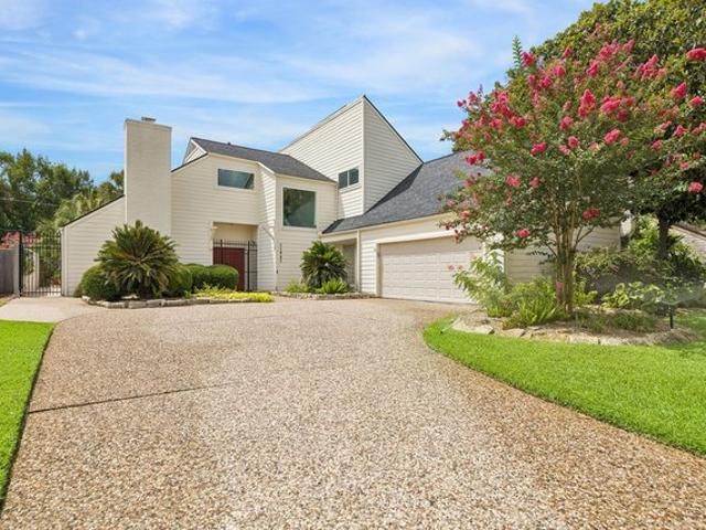 11931 Carriage Hill Dr, Houston, TX 77077