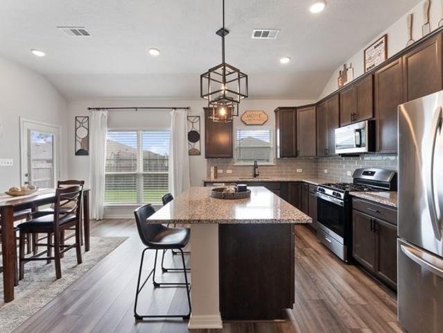 11935 Sunshine Park Dr N, Willis, TX 77318
