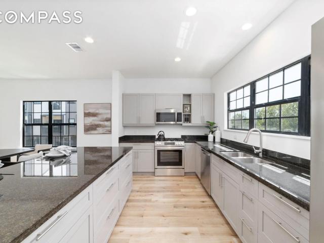 11936 N Hoa Sen Cir, Houston, TX