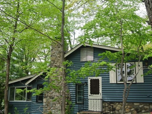 1193 Lakeside Dr E