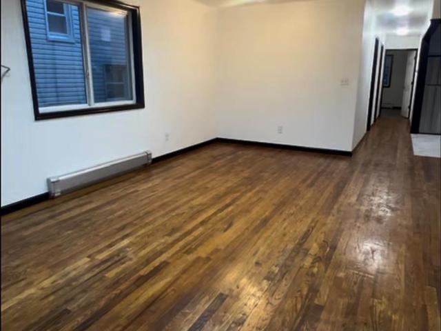 119 18 th Place 1st Floor