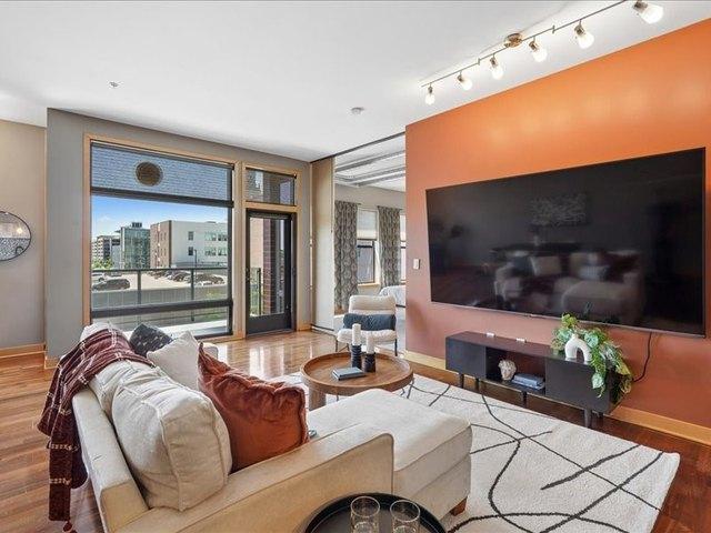 119 4th St Unit 403, Des Moines, IA 50309