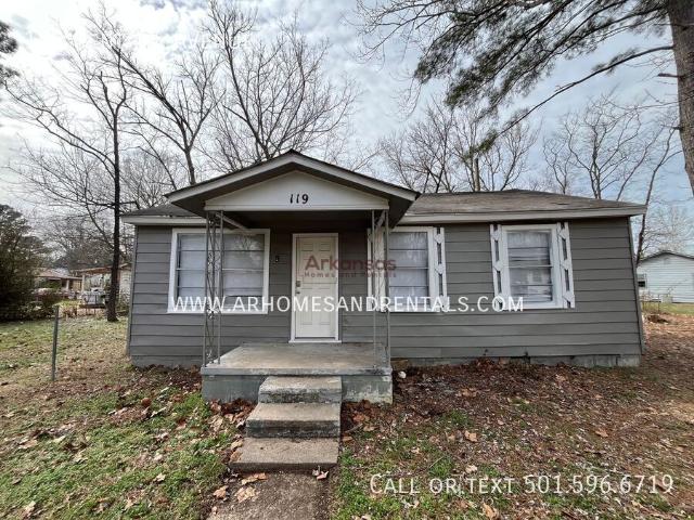 119 Central Avenue | 3 Bedrooms | 1 Bathroom | * 1/2 Off First Month's Rent!