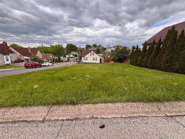 119 Church St, Weirton, WV 26062
