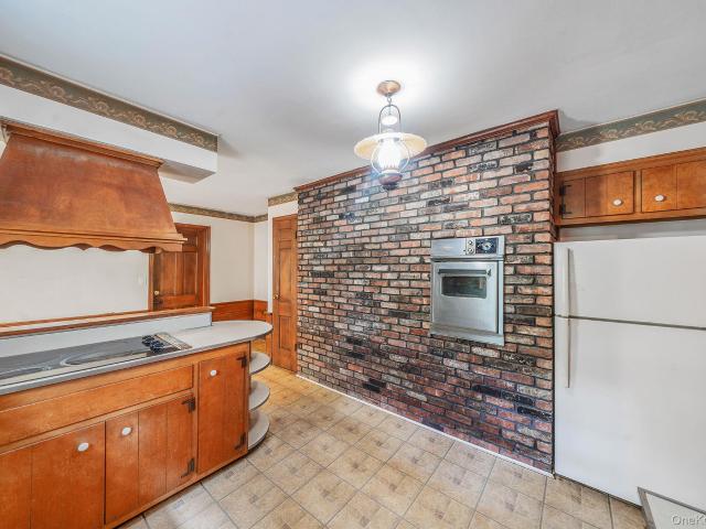 119 Christian Avenue