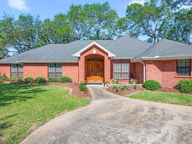 119 Creek Bend Ln, Columbus, TX 78934