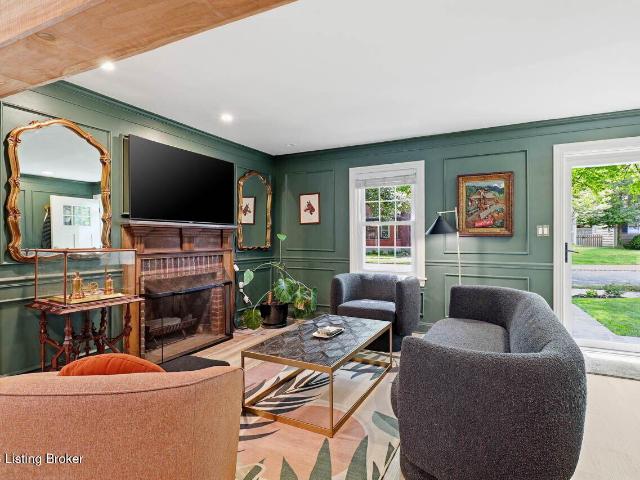119 Crestwood Ave