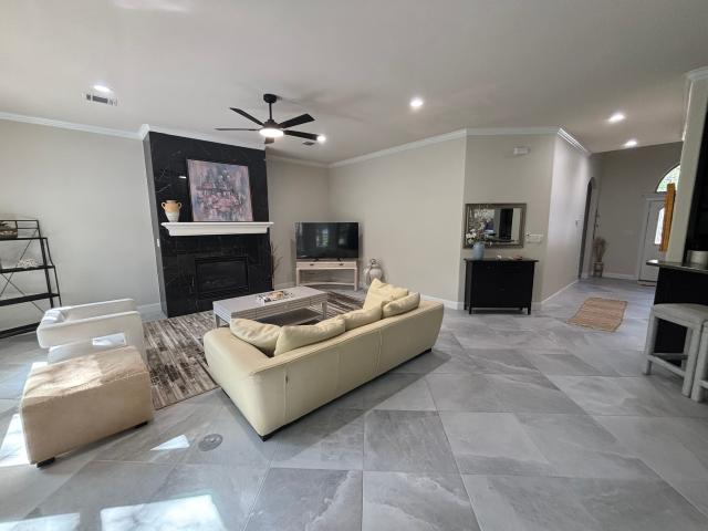 119 April Waters Drive W
