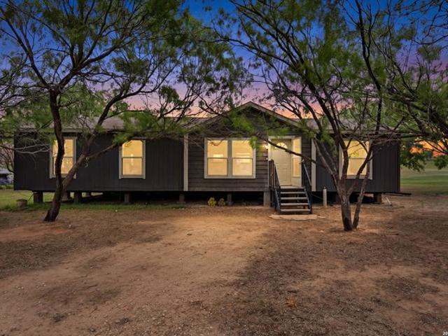 119 Avery Dr, Somerset, TX 78069