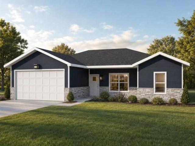 119 E 21st St, Beloit, KS 67420
