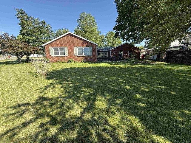 119 E Beckley St, Royal Center, IN 46978