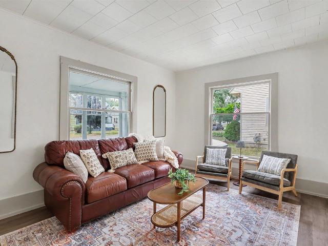 119 E Isabella Avenue