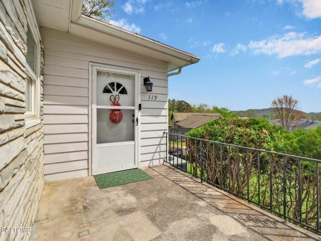 119 E Magnolia Lane