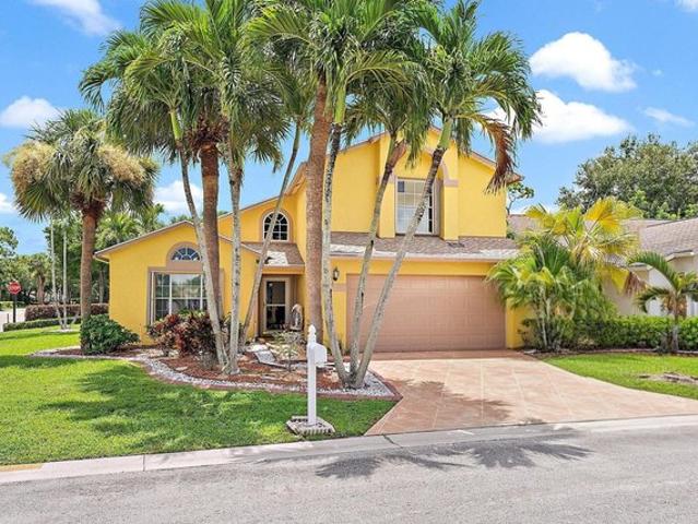 119 Hammocks Dr, Greenacres, FL 33413