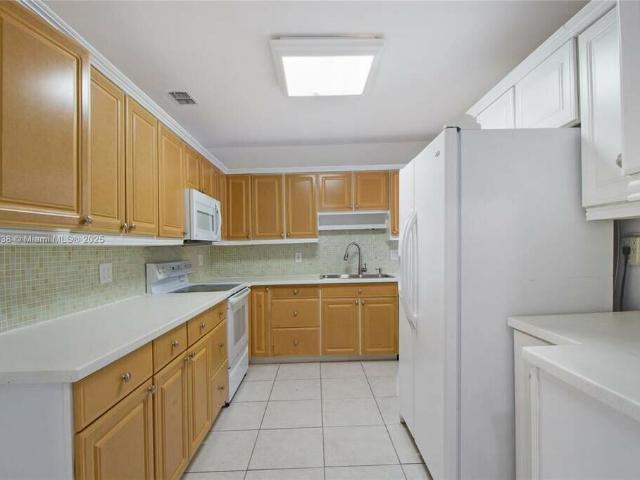 119 Harbor Dr, Key Biscayne, FL