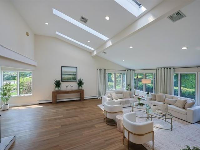 119 Harrow Ln, Manhasset, NY 11030