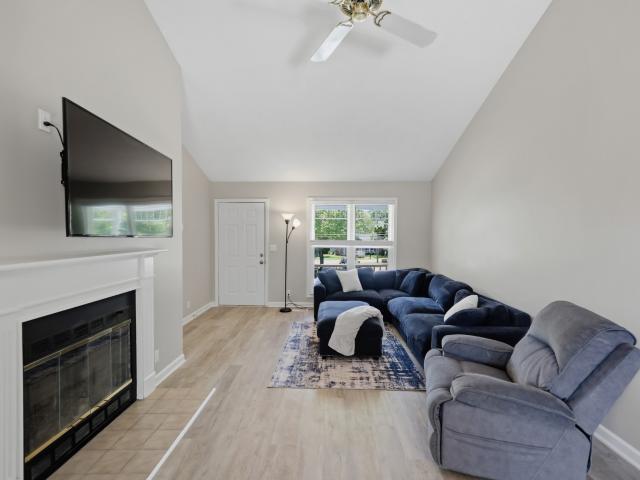 119 Heathcote Ct
