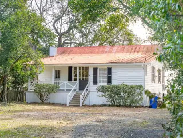 119 Live Oak Drive, Mount Pleasant, SC 29464