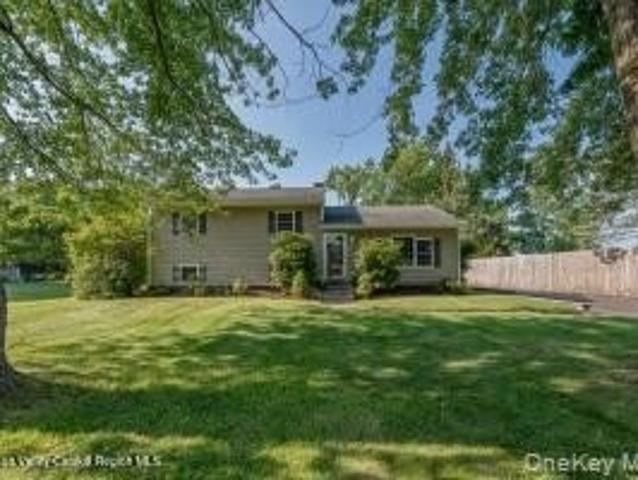 119 Lighthouse Dr, Saugerties, NY 12477