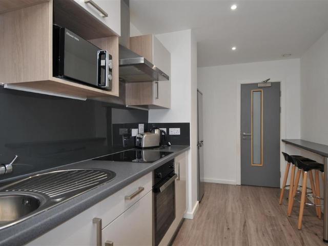119 Mayflower Street, Plymouth PL1 2 bed apartment to rent £1,205 pcm £278 pw