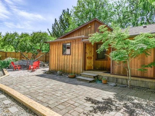 119 Madison St, Talent, OR 97540