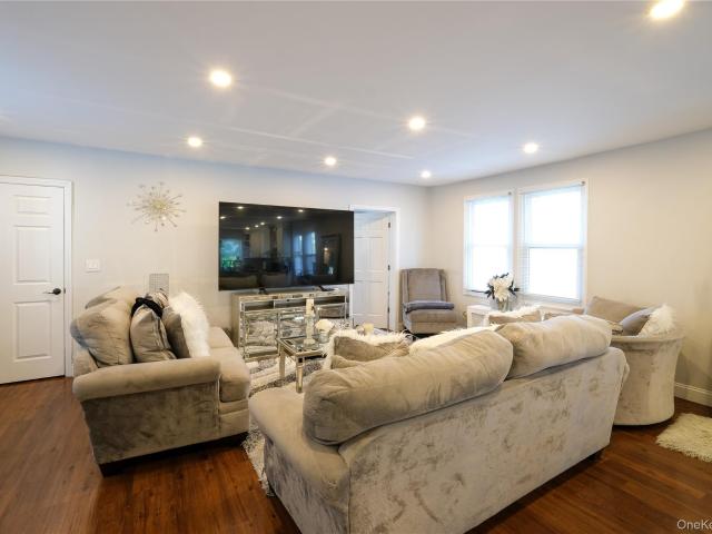 119 Munro Boulevard