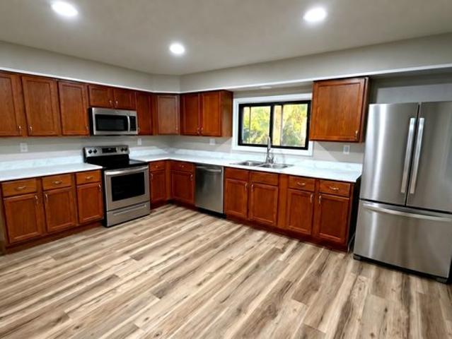 119 N Hickory St, Fond du Lac, WI 54935