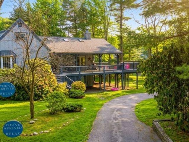 119 N Lake Dr, Lake Harmony, PA 18624