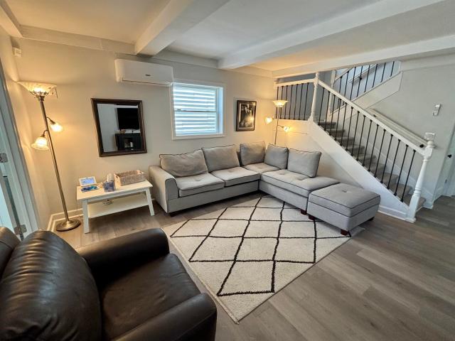 119 N Newport Ave