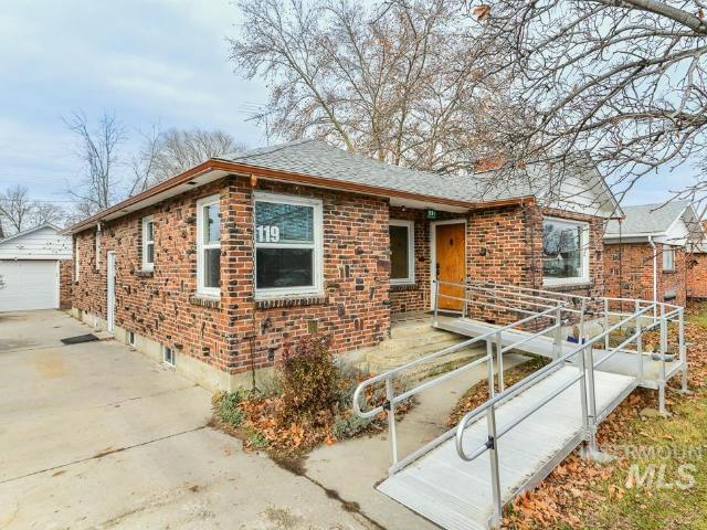 119 S. Holly Street