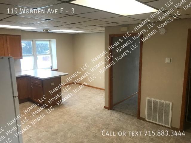 119 Worden Ave E, 2 beds, 1 full bath