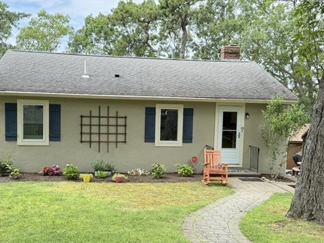 119A Lake Shore Dr, Falmouth, MA 02536