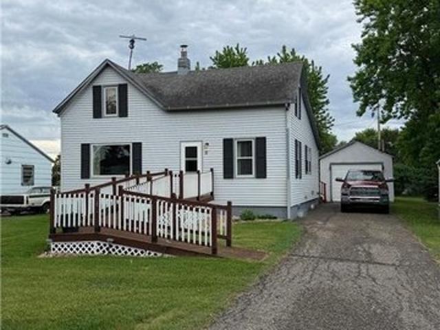 11 4th St N, Sabin, MN 56580