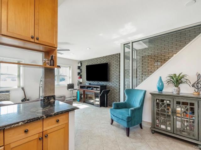 11 55 Welling Court | Compass