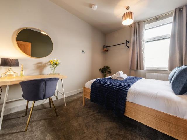 11 13 High Street, Westbury on Trym BS9 2 bed apartment to rent £2,650 pcm £612 pw