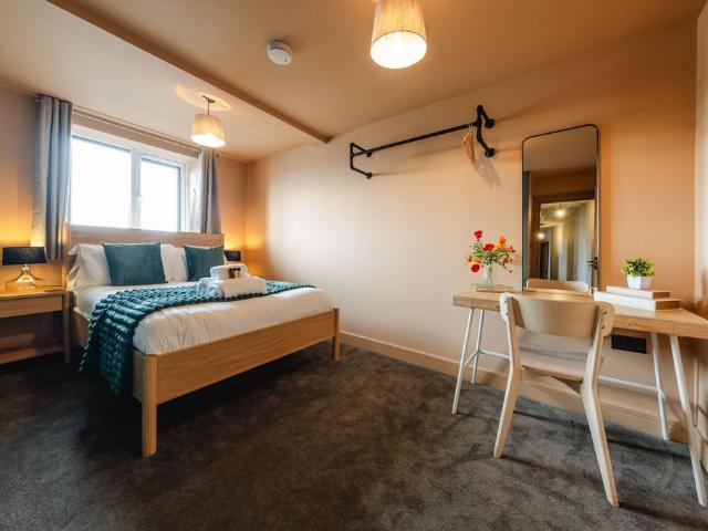 11 13 High Street, Westbury on Trym BS9 3 bed apartment to rent £2,800 pcm £646 pw