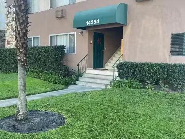 11 14254 Burbank Blvd