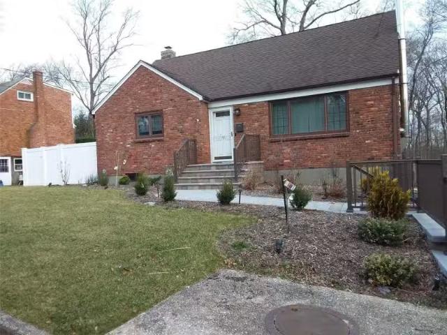 11 Tasman Lane, Huntington Station, NY 11746