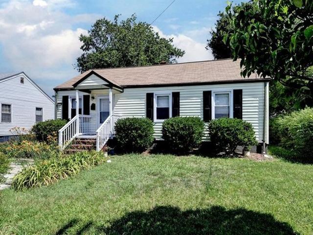 11 Thornrose Ave, Hampton, VA 23669
