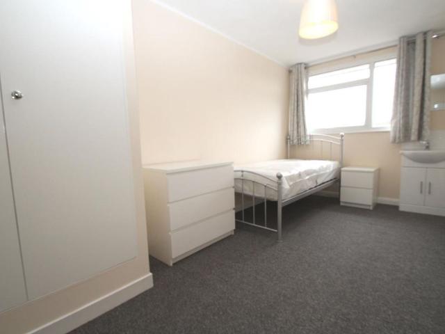 11 The Glen, Hemel Hempstead HP2, Room to rent, £575 pcm | PrimeLocation