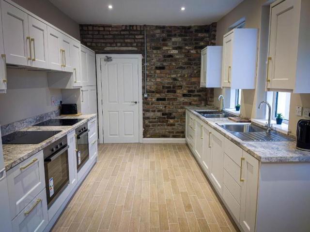 11 The Mount Belfast, Belfast, BT5 4NA