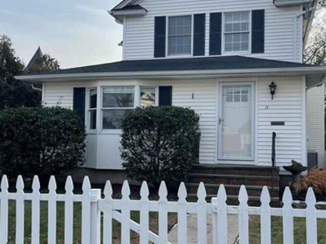 11 Tooker Ave, Oyster Bay, NY 11771